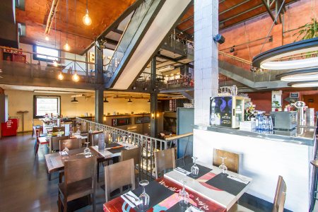 'By the Way', un restaurante que fusiona gastronomía y música ...